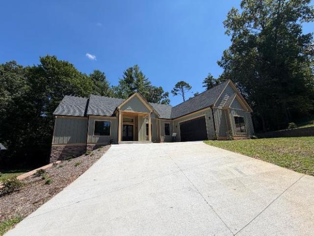 3 Br, 4 bath, Single Family 12 King Heights Dr