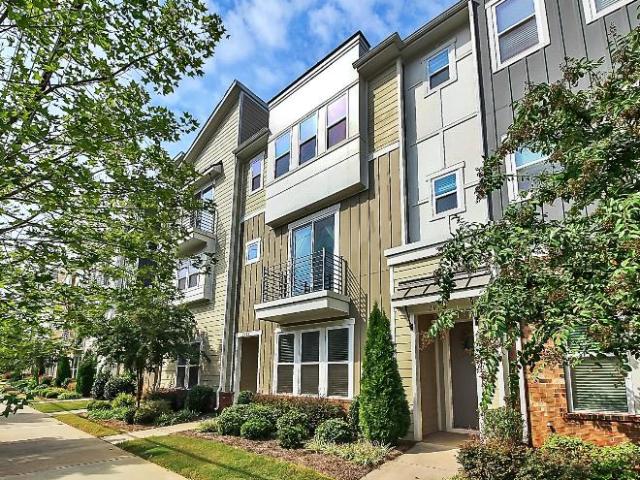 3 Br, 4 bath, Single Family 2609 Statesville Avenue