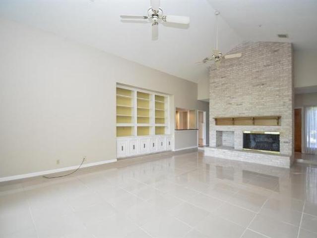 3 Br, 4 bath, Single Family 26 Wellington Dr