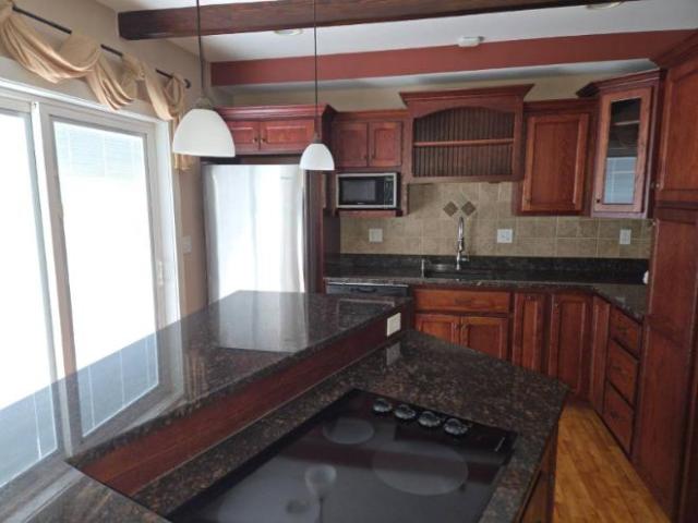 3 Br, 4 bath, Single Family 26 1/2 Pearl St