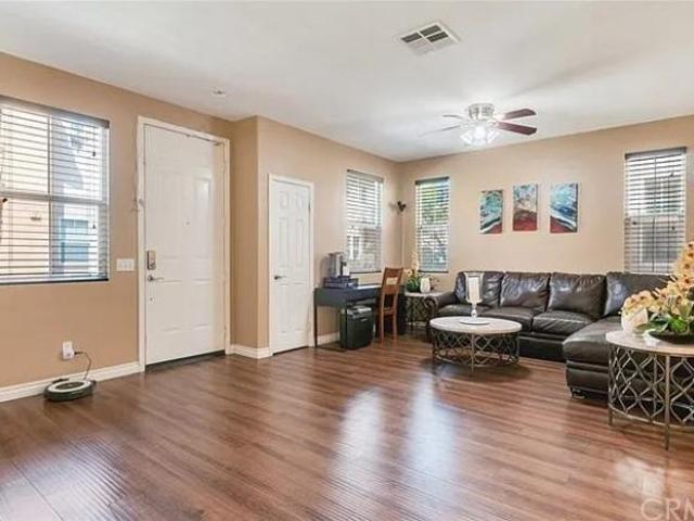 3 Br, 4 bath, Single Family 277 Bloomington Ave