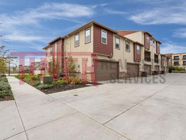 3 Br, 4 bath, Single Family 3069 Cityscape Walk