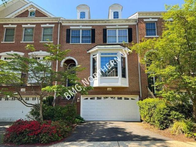 3 Br, 4 bath, Single Family 3091 Mckinnon Way