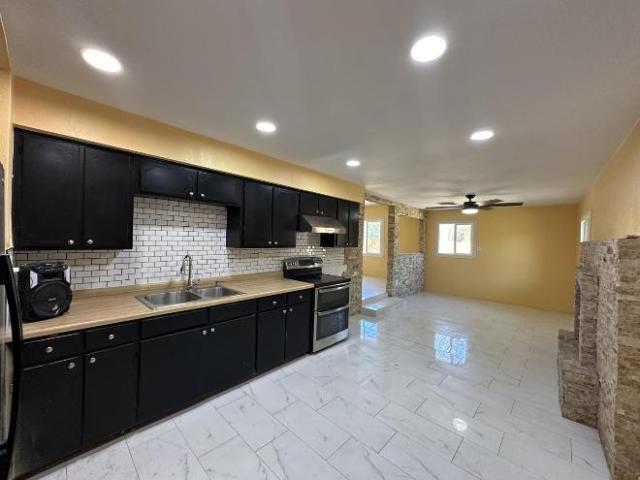 3 Br, 4 bath, Single Family 3131 West Baseline Road