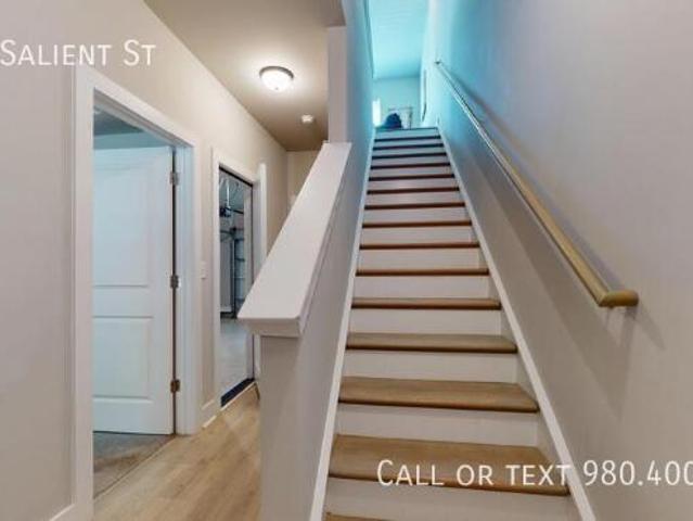 3 Br, 4 bath, Single Family 4120 Salient St