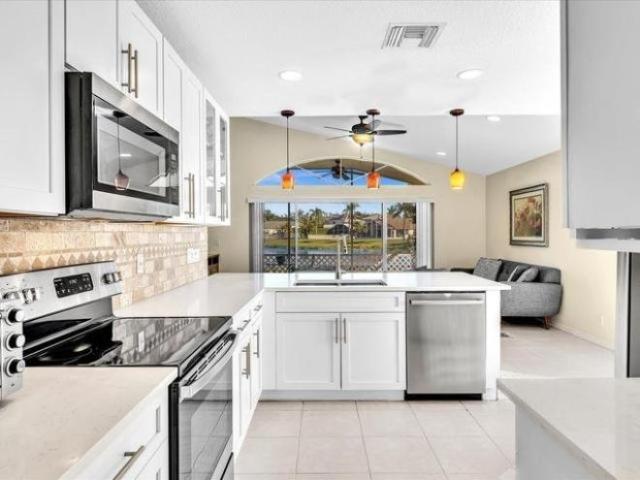 3 Br, 4 bath, Single Family 4194 Bluff Harbor Way