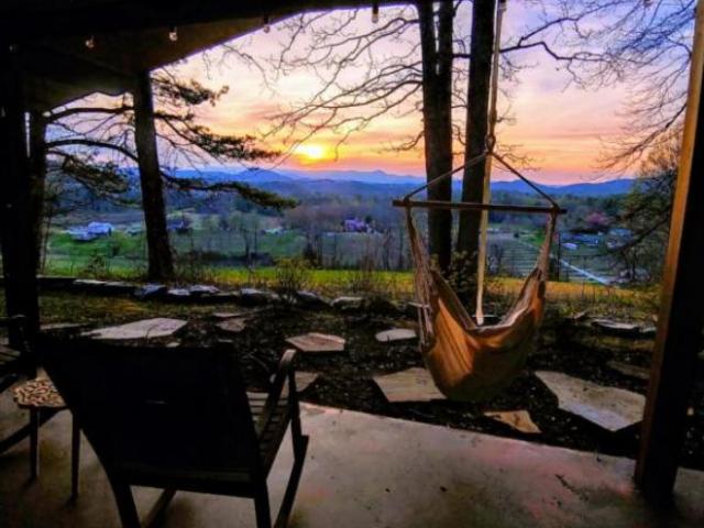 3 Br, 4 bath, Single Family 519 Chestnut Gap Rd