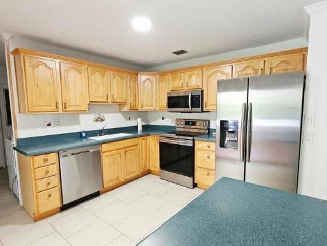 3 Br, 4 bath, Single Family 911 Burch Drive