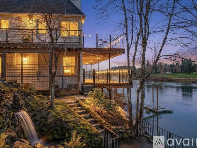 3 BR, 4 BA Apartment 10150 South Riverside Drive, Portland, OR 97219