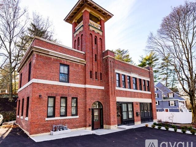 3 BR, 4 BA Apartment 2044 Beacon St, Unit 1, Boston, MA 02467