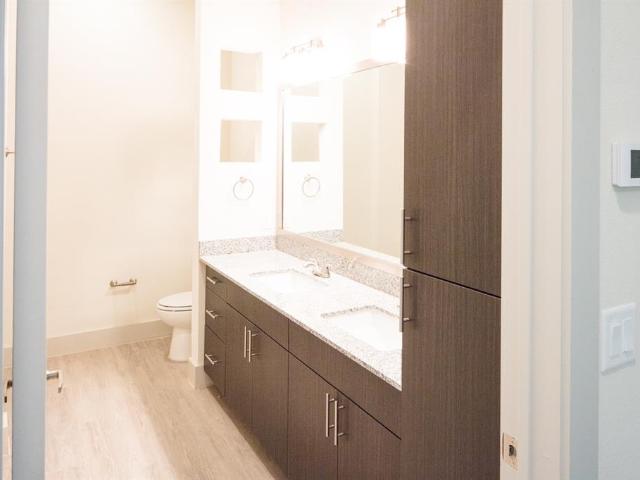 3 BR, 4 BA Apartment 2101 West Rosedale Street, Fort Worth, TX 76104