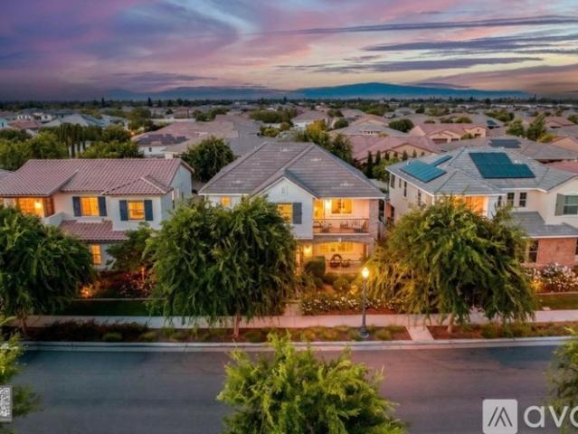 3 BR, 4 BA Apartment 3712 Windermere St, Bakersfield, CA 93311