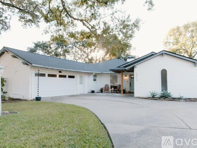 3 BR, 4 BA Apartment 3010 Broadmoor Drive, Sugar Land, TX 77478