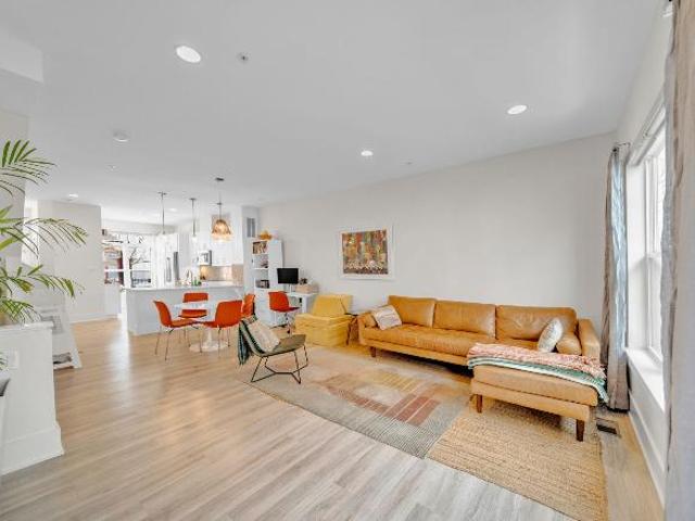 3 Br, 5 bath, Townhouse/Brownstone/RowHouse 11326 Emerald Park Rd