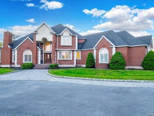 3 Bristol Dr, Middletown, NY 10941