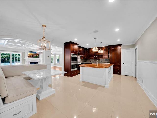 3 Bromley Court
