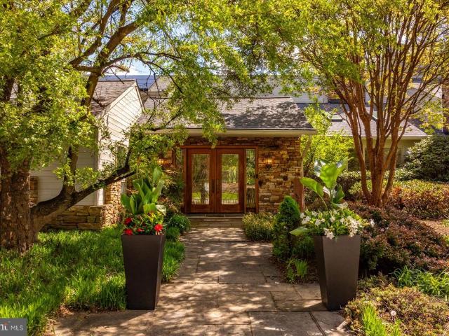 3 Brook Farm Court
