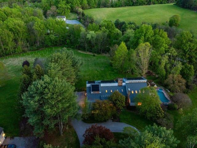 3 Brook Farm Ct, Cockeysville, MD 21030