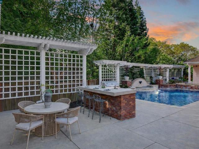3 Brooktree Dr