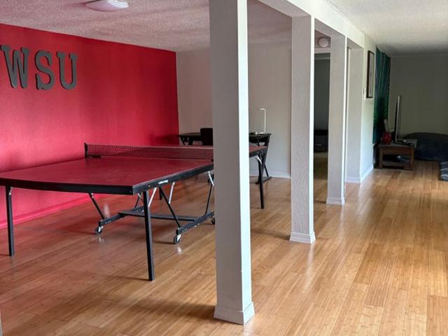 3 BRs available in a fun house of 8!