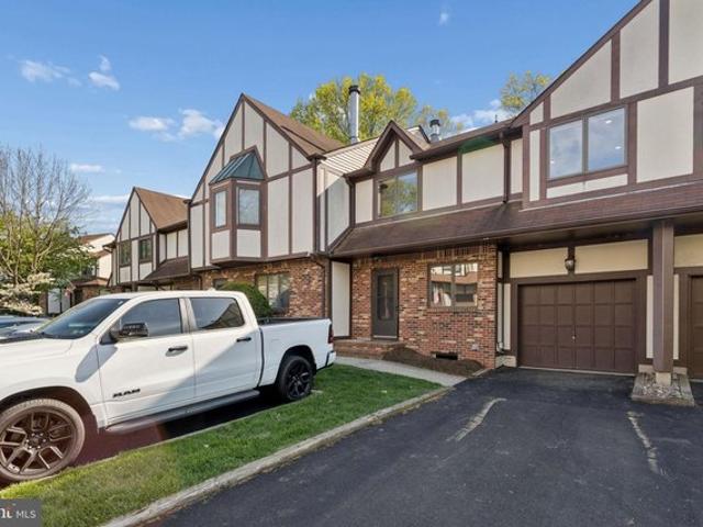3 Cambridge Dr, Ewing, NJ 08628