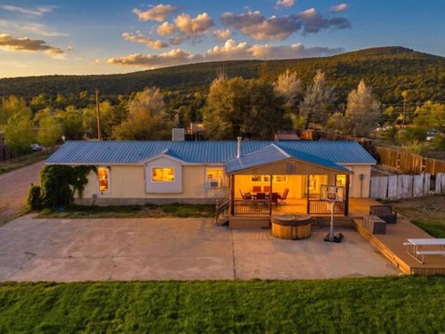 3 Camino Anastacio, Arroyo Hondo, NM 87513