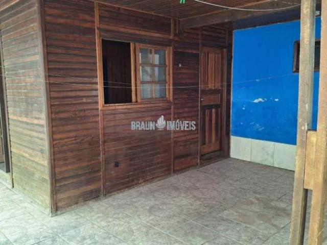 3 casas de madeira 5x5 alugadas em ótima localização a poucos metros da Av. Flores da Cunha
