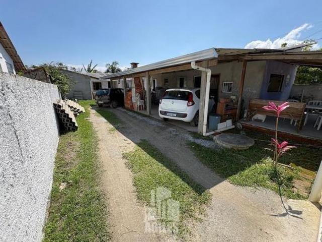 3 Casas e ponto comercial no terreno Shangri lá