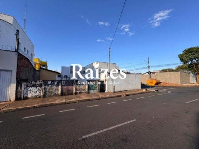 3 Casas em 1 terreno no Santa Monica