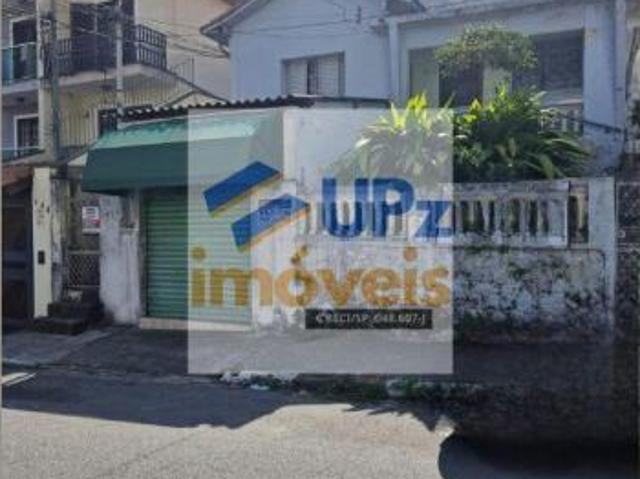 3 Casas sendo a principal com 3 dorms, quintal grande, 2 vagas, 250m², 2 casas de fundo no Bela Vist