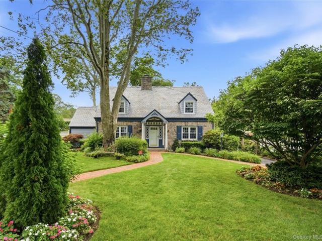 3 Carnegie Ave, Cold Spring Harbor, NY 11724