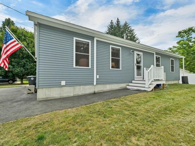 3 Carver St, Franklin, NH 03235