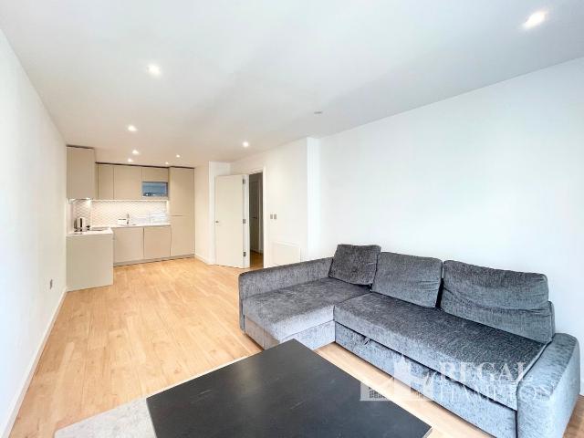 3 Caversham Road, Colindale, London NW9, 1 bed flat to rent, £1,800 pcm | PrimeLocation