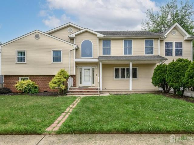 3 Charles Ct, Edison, NJ 08820