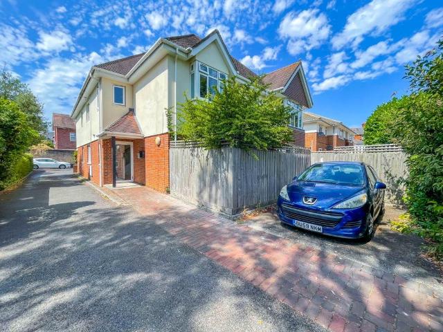 3 Chessel Avenue, Bournemouth, Dorset 2 bed apartment to rent £1,195 pcm £276 pw