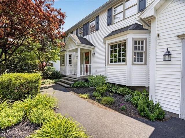 3 Cindy Ln, Clifton Park, NY 12065