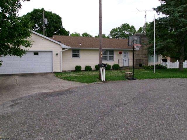3 Circle Dr, Fountain City, IN 47341