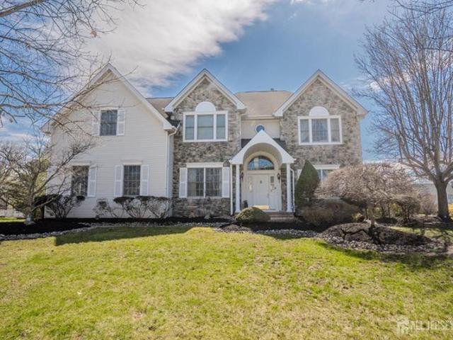 3 Colonial Ct, Plainsboro, NJ 08536