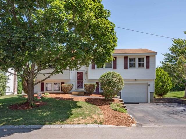 3 Copperfield Dr, Nashua, NH 03062