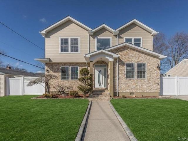 3 Cornell Ave, Hicksville, NY 11801