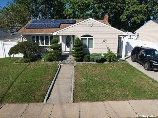 3 Cornell Ave, Hicksville, NY 11801