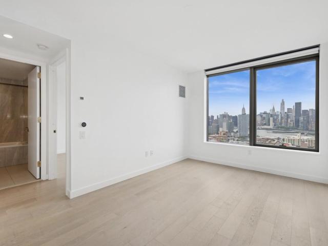 3 Court Square, Unit 3201