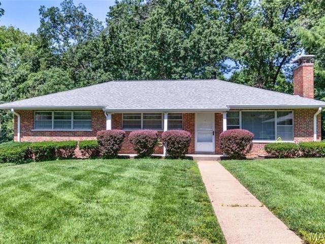 3 Creekside Ln, Creve Coeur, MO 63141