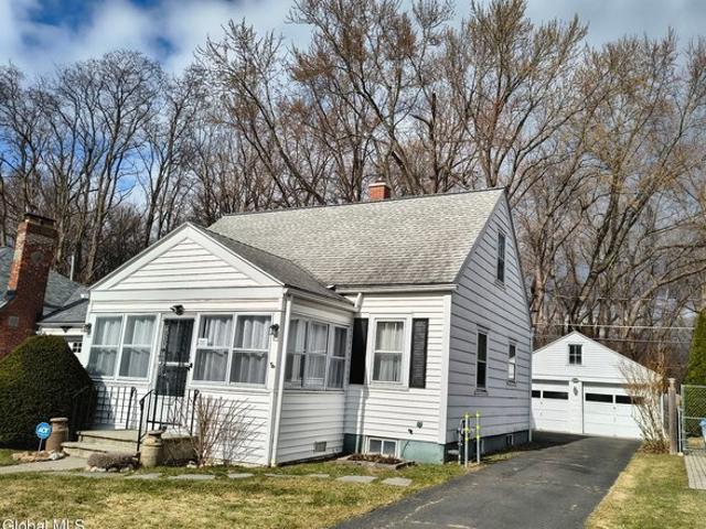 3 Crescent Dr, Albany, NY 12208