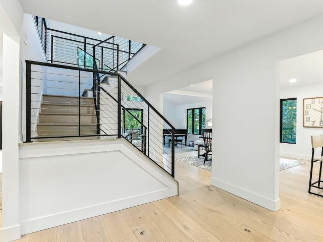 3 Crescent St