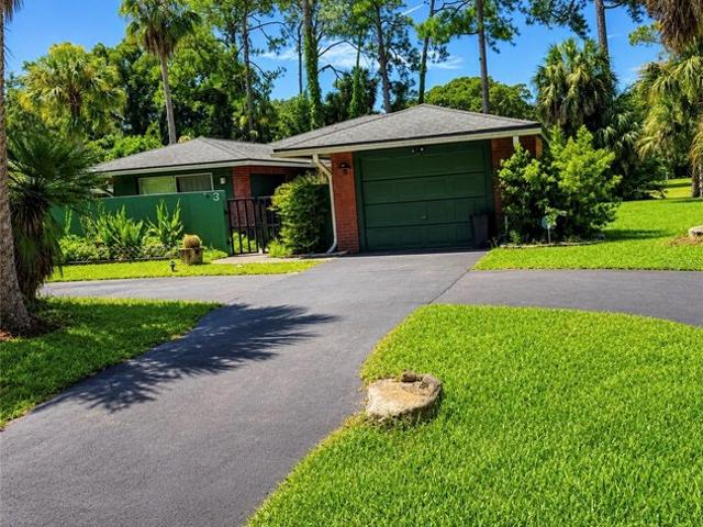 3 Crompton Pl, Palm Coast, FL 32137