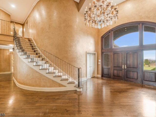 3 Crownview Ln