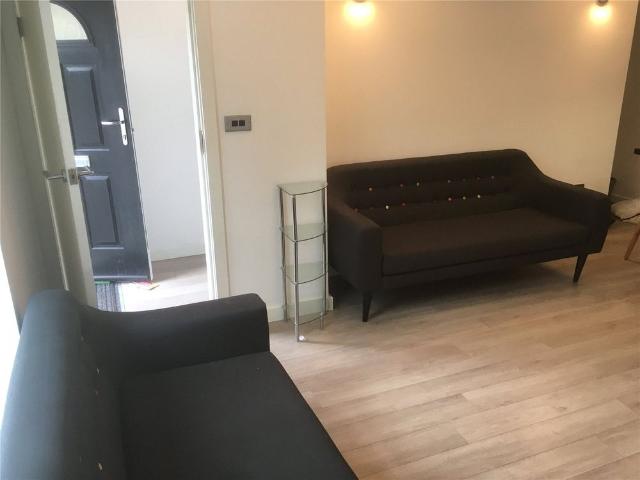 3 Damside Road, Huddersfield, HD4