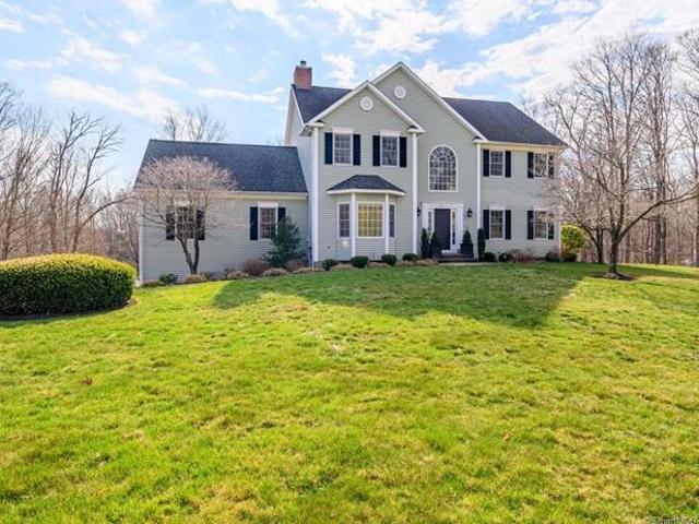 3 Daniels Hill Rd, Newtown, CT 06470