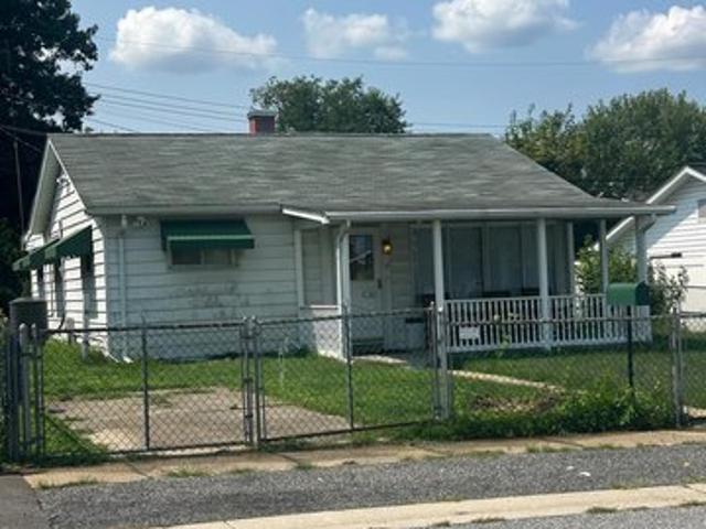 3 Dihedral Dr, Middle River, MD 21220